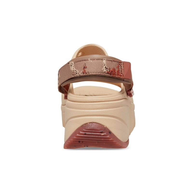 Sandália Crocs Classic Hiker XScape Sandal SHITAKE